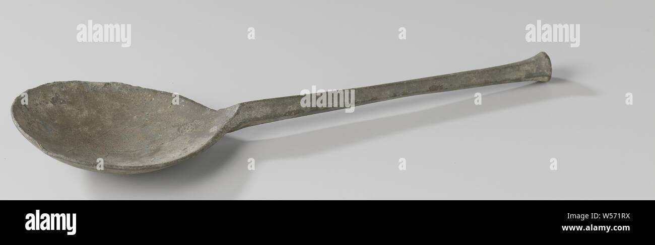 Spoon with oval container and straight handle with a diamond shaped ...