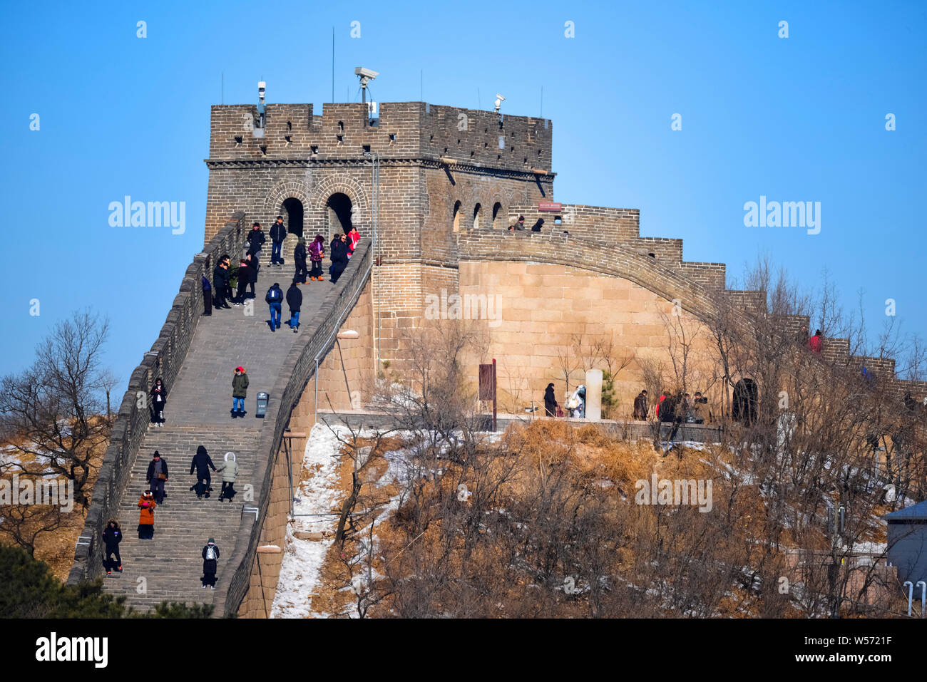 Crowds of Chinese tourists visit the Badaling Great Wall in Beijing ...