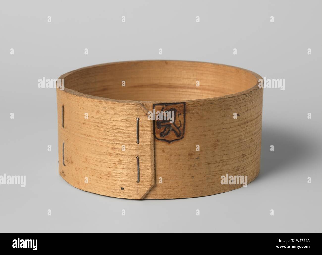 Wooden grain size, Wooden round object with flat bottom. The outside is ...