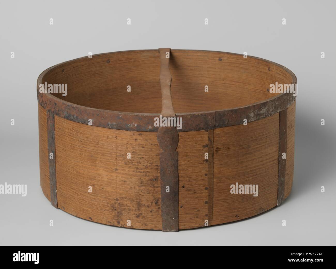 Wooden grain size, Wooden round object with flat bottom. The object has ...