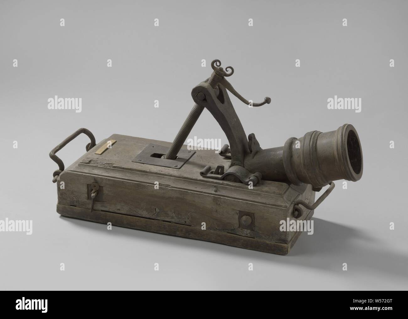 60 mm mortar hi-res stock photography and images - Alamy