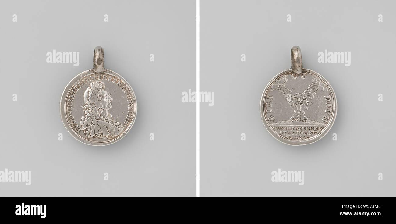 Two lightning bolts hi-res stock photography and images - Alamy