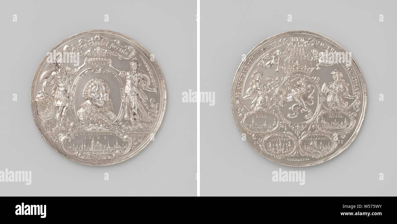 Two silver trumpets hi-res stock photography and images - Alamy