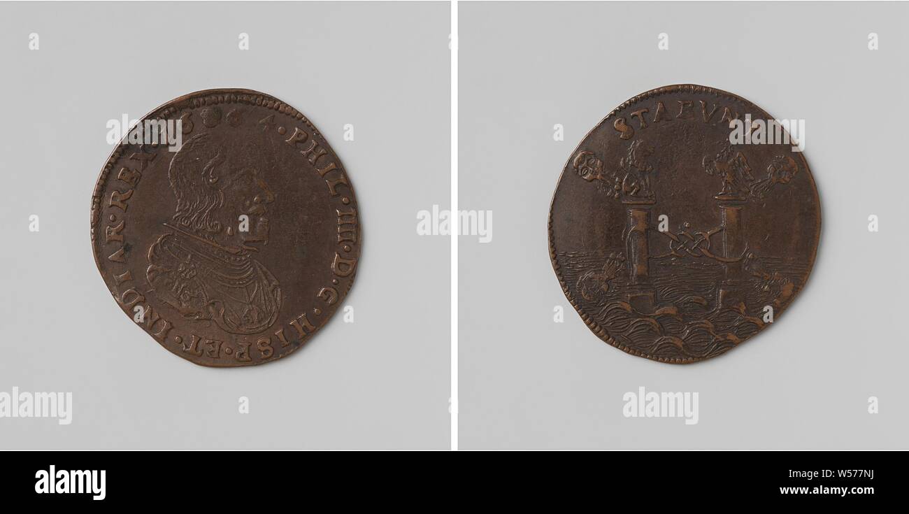 Two string connected columns hi-res stock photography and images - Alamy