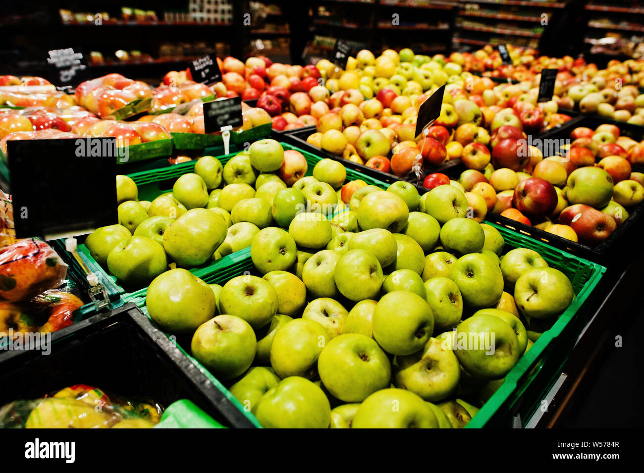 Fresh apples at boxes on supermarket Stock Photo - Alamy