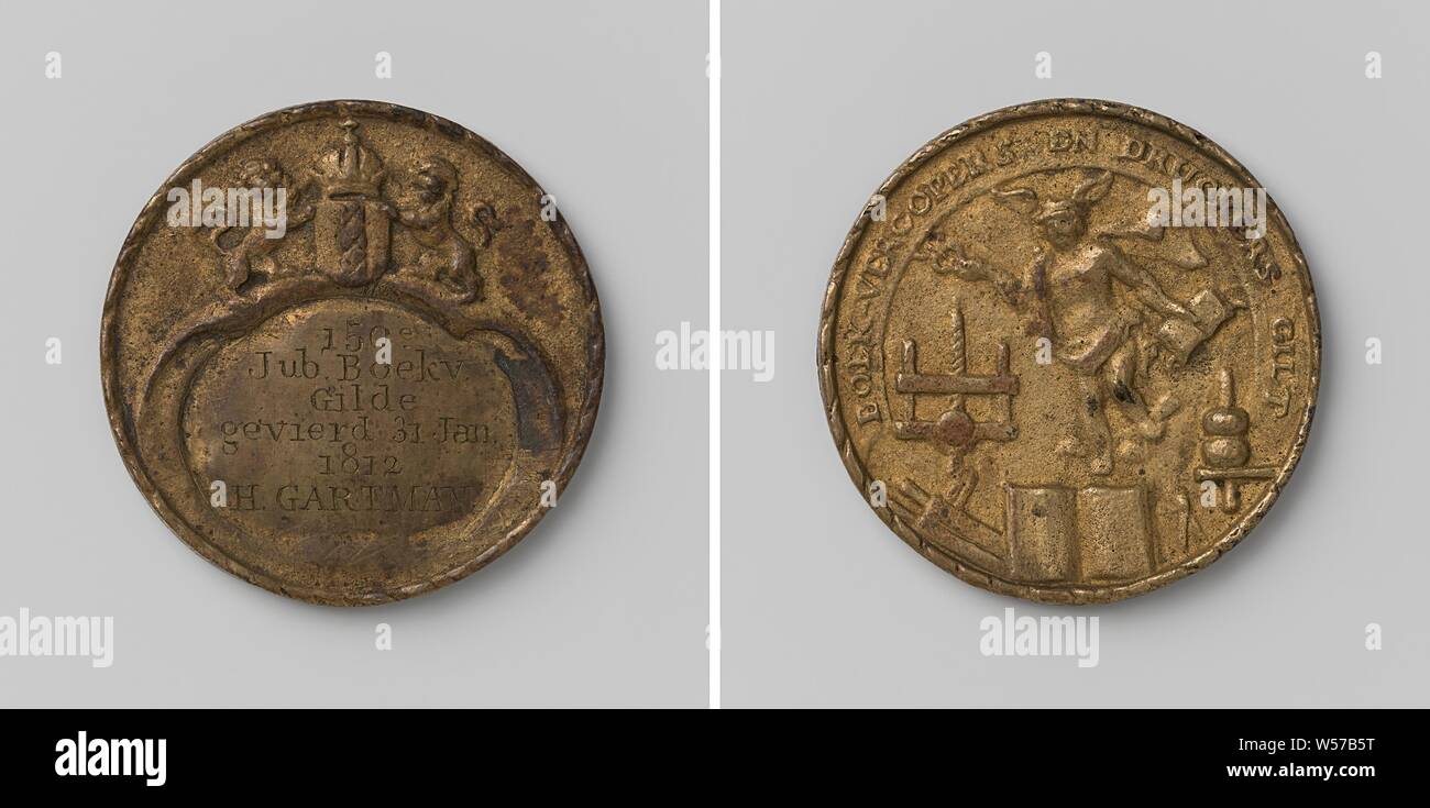 Open book within circumference hi-res stock photography and images - Alamy