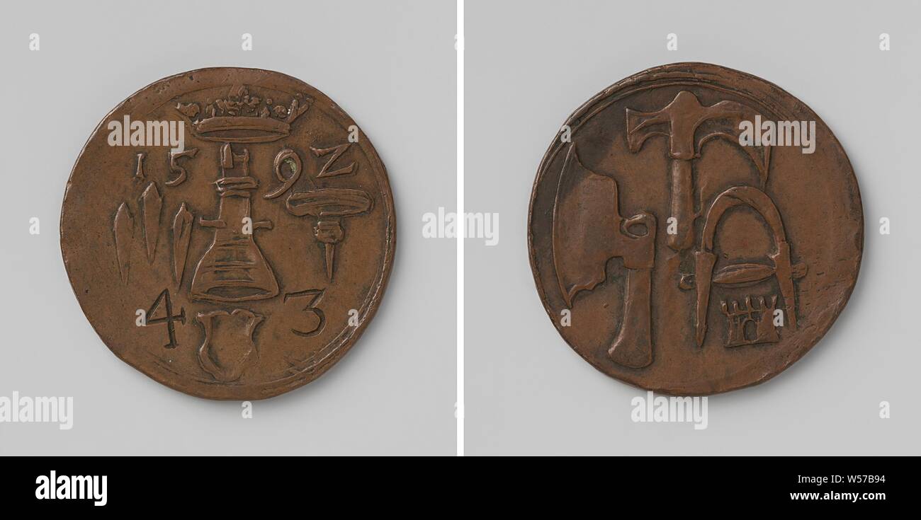 Crowned cooper image hi-res stock photography and images - Alamy