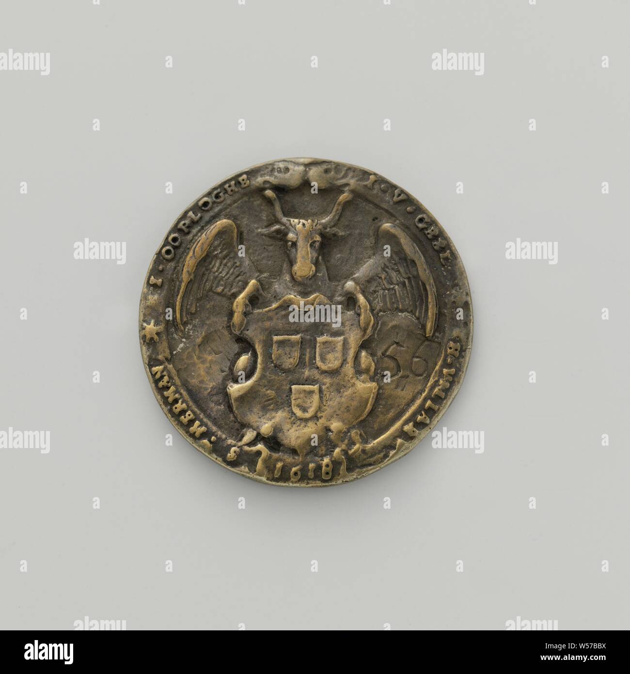 Winged sculpture of woman hi-res stock photography and images - Alamy