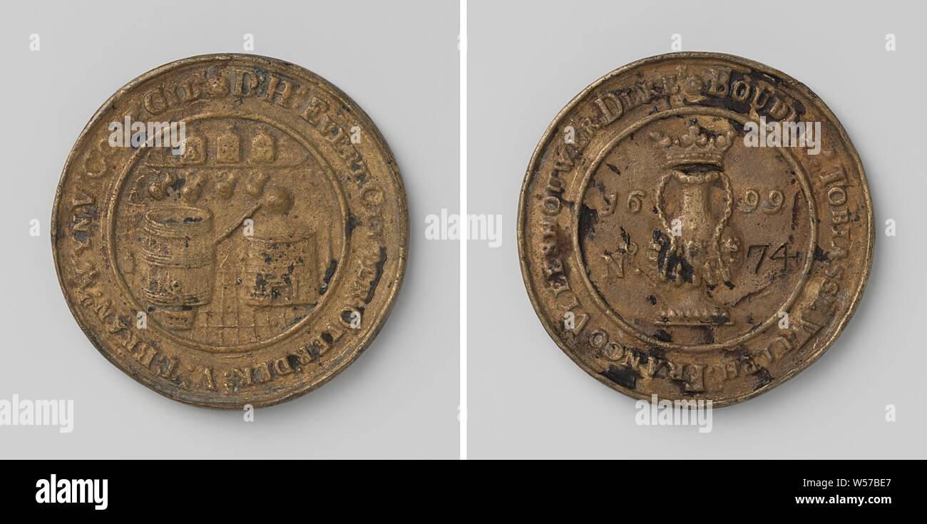 Vendors tray hi-res stock photography and images - Alamy