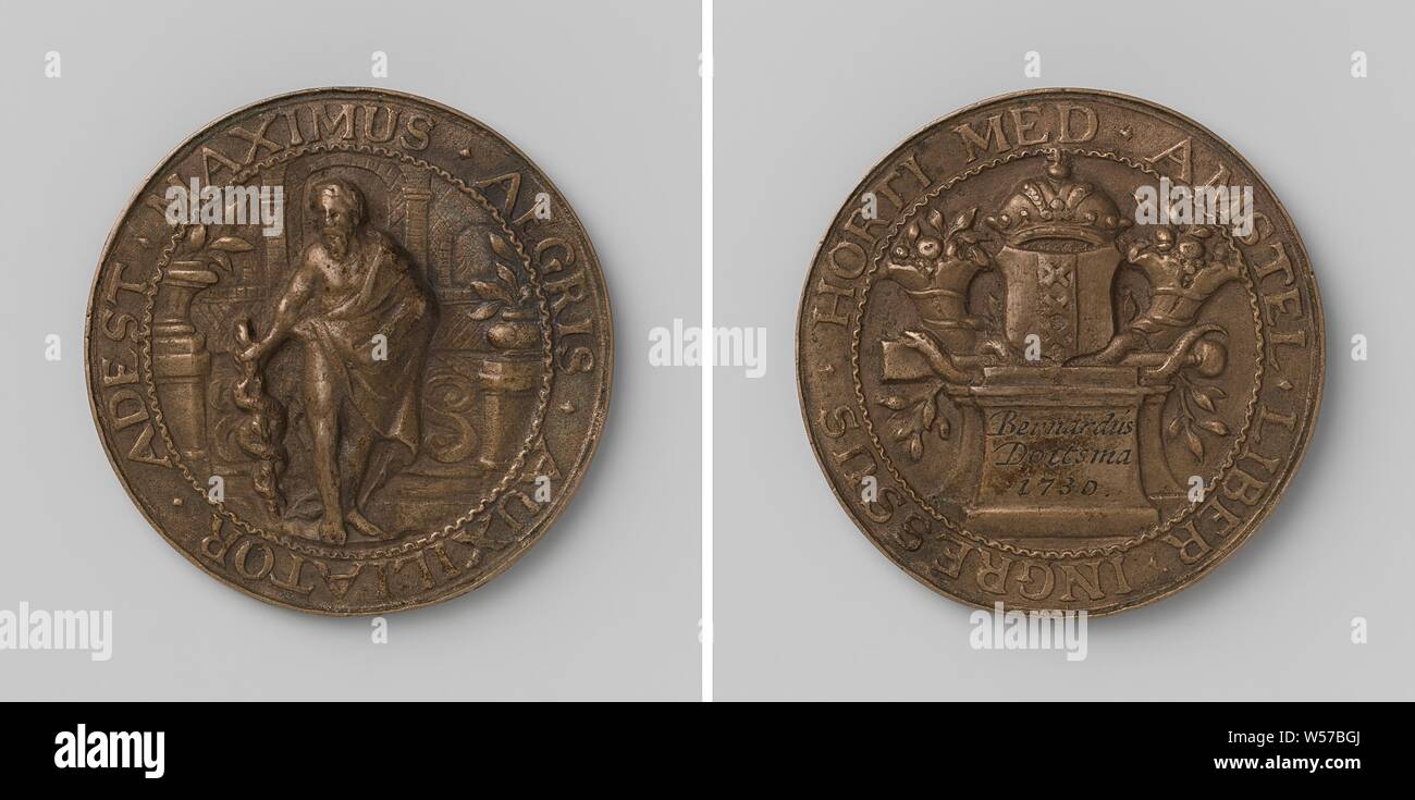 Snake coils hi-res stock photography and images - Alamy