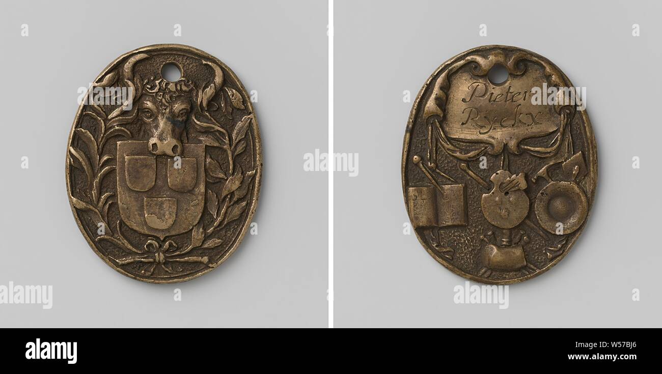 St lucas shield inside laurel wreath hi-res stock photography and ...