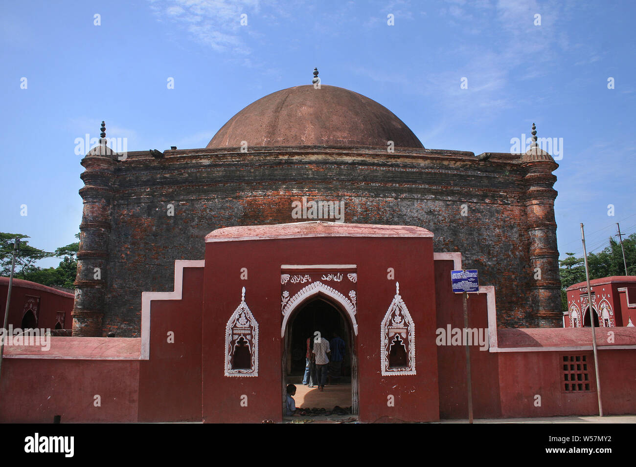 Khan Jahan Ali Tomb. Bagerhat, Bangladesh Stock Photo - Alamy