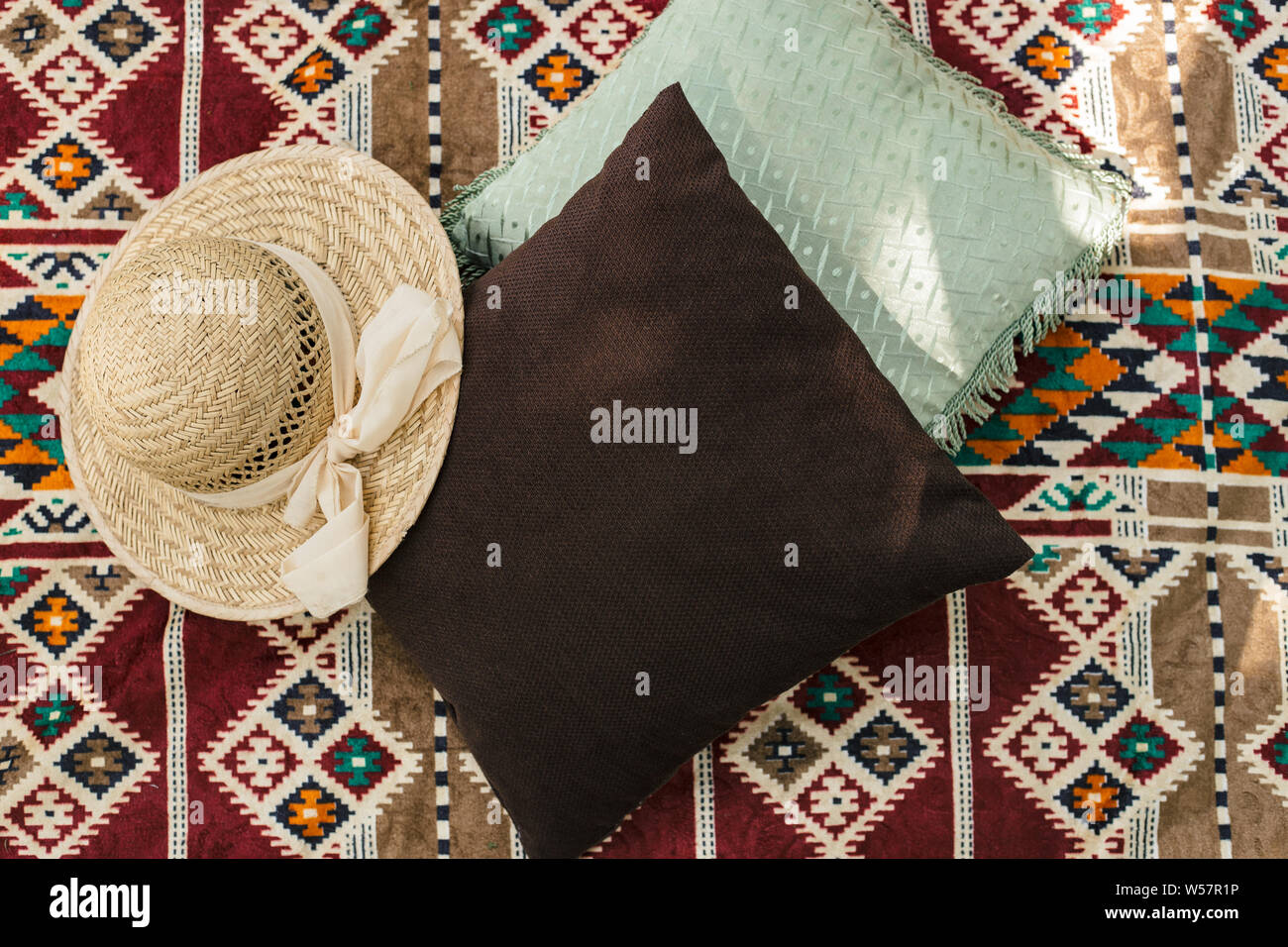 Woven straw rug hi-res stock photography and images - Alamy