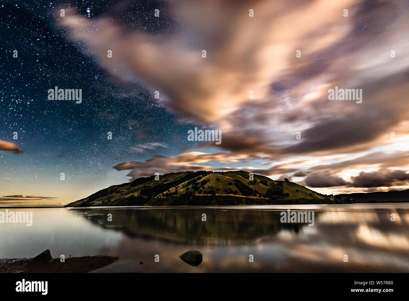 Scenic view of starry night sky over Pepin Island, New Zealand Stock ...