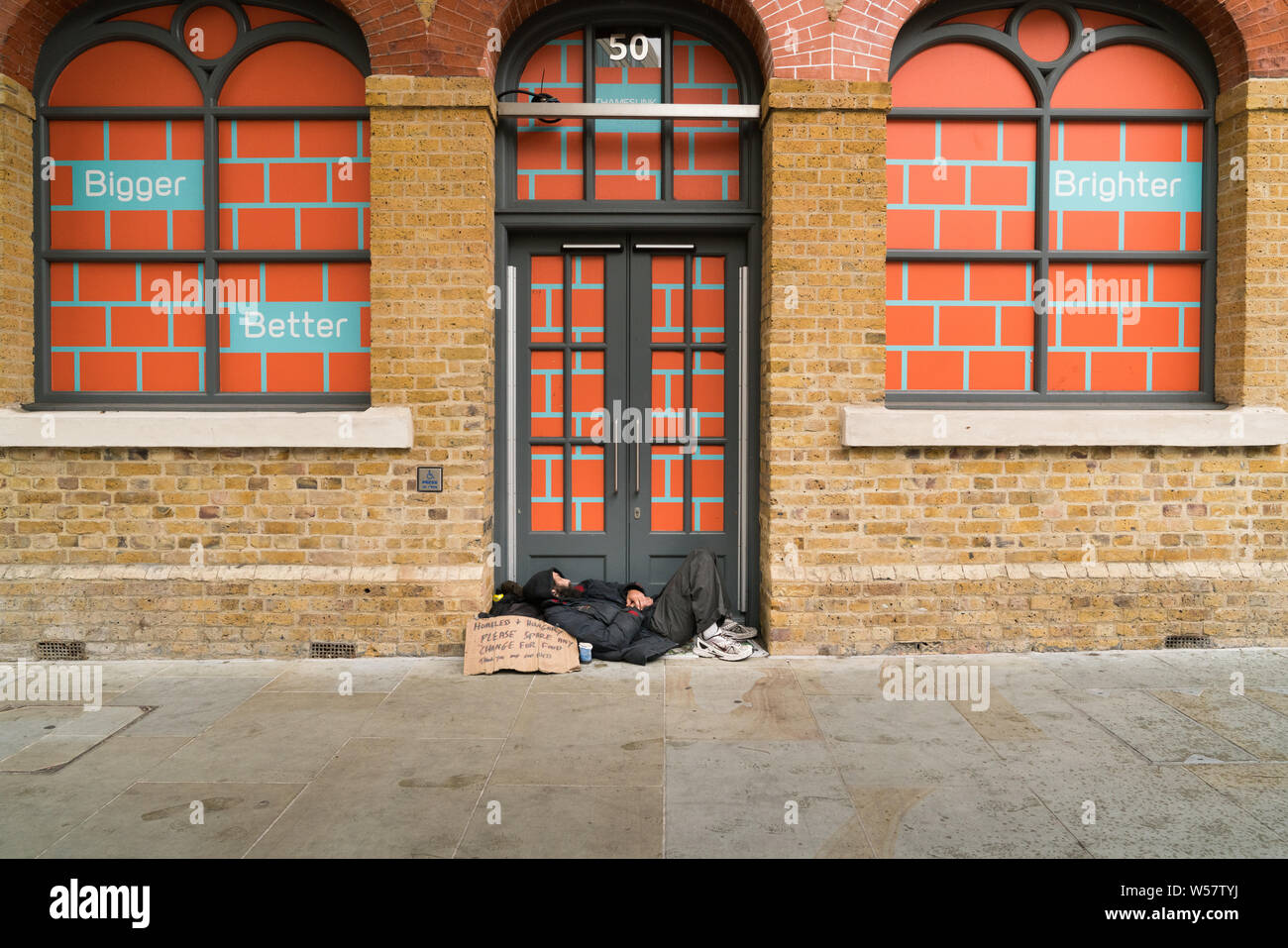Empty shop window london hi-res stock photography and images - Alamy