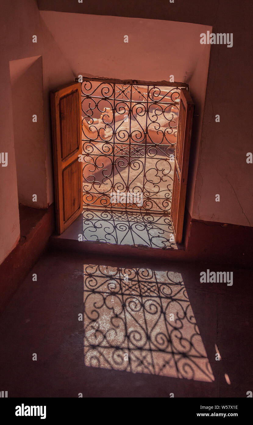 Sunlight enters through window hi-res stock photography and images - Alamy