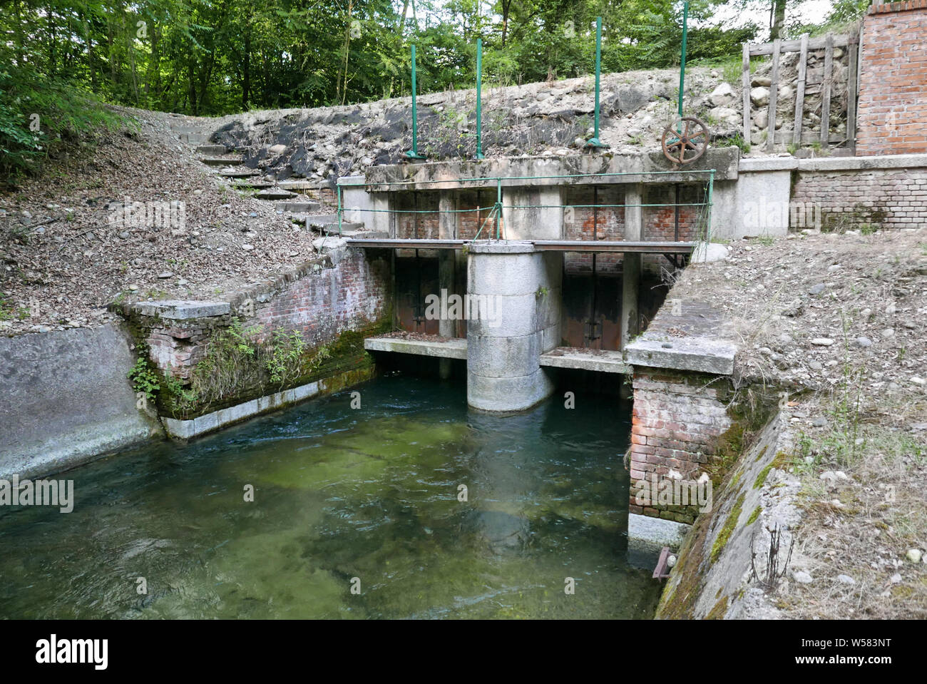 Irrigation gate hi-res stock photography and images - Alamy