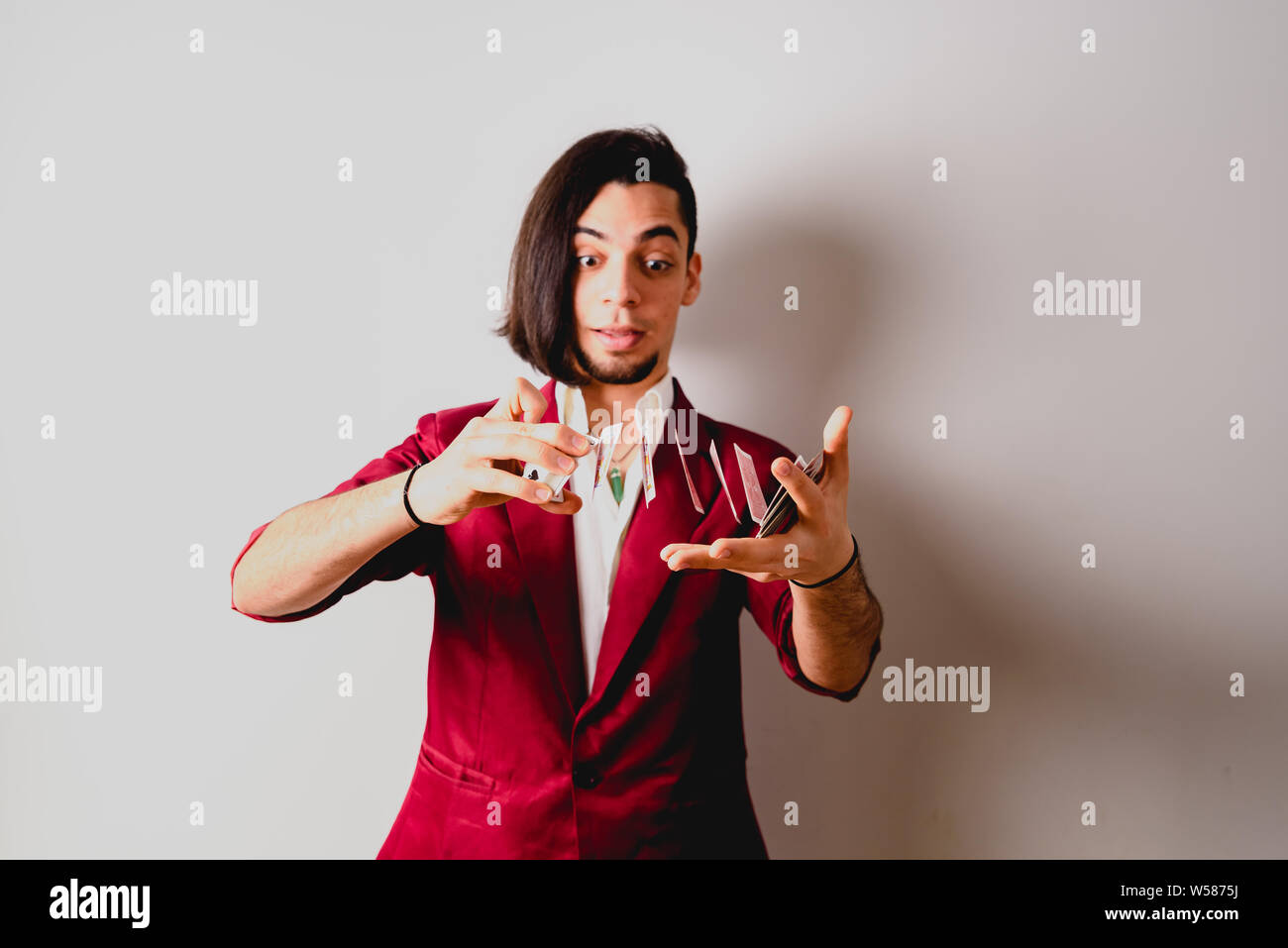 magician doing tricks with a deck of cards Stock Photo - Alamy