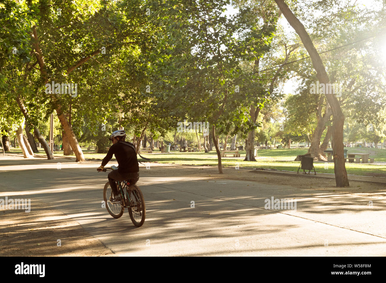 Cyclist urban park hi-res stock photography and images - Alamy
