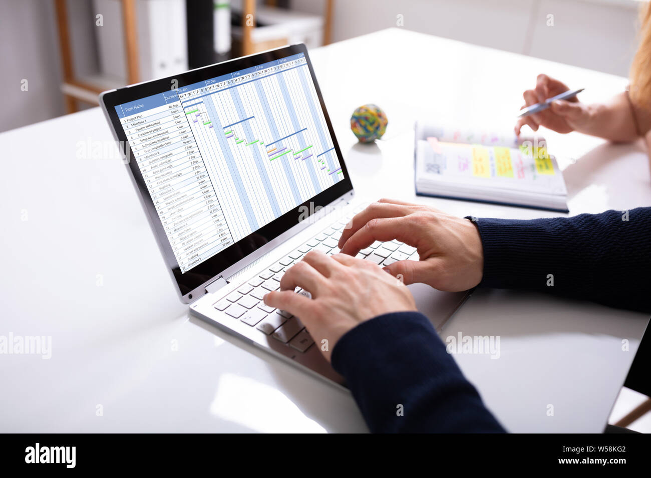 Schedule chart hi-res stock photography and images - Alamy