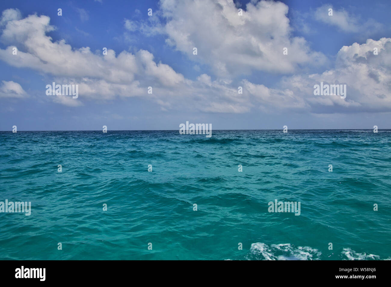 Indian ocean of Zanzibar, Tanzania Stock Photo - Alamy