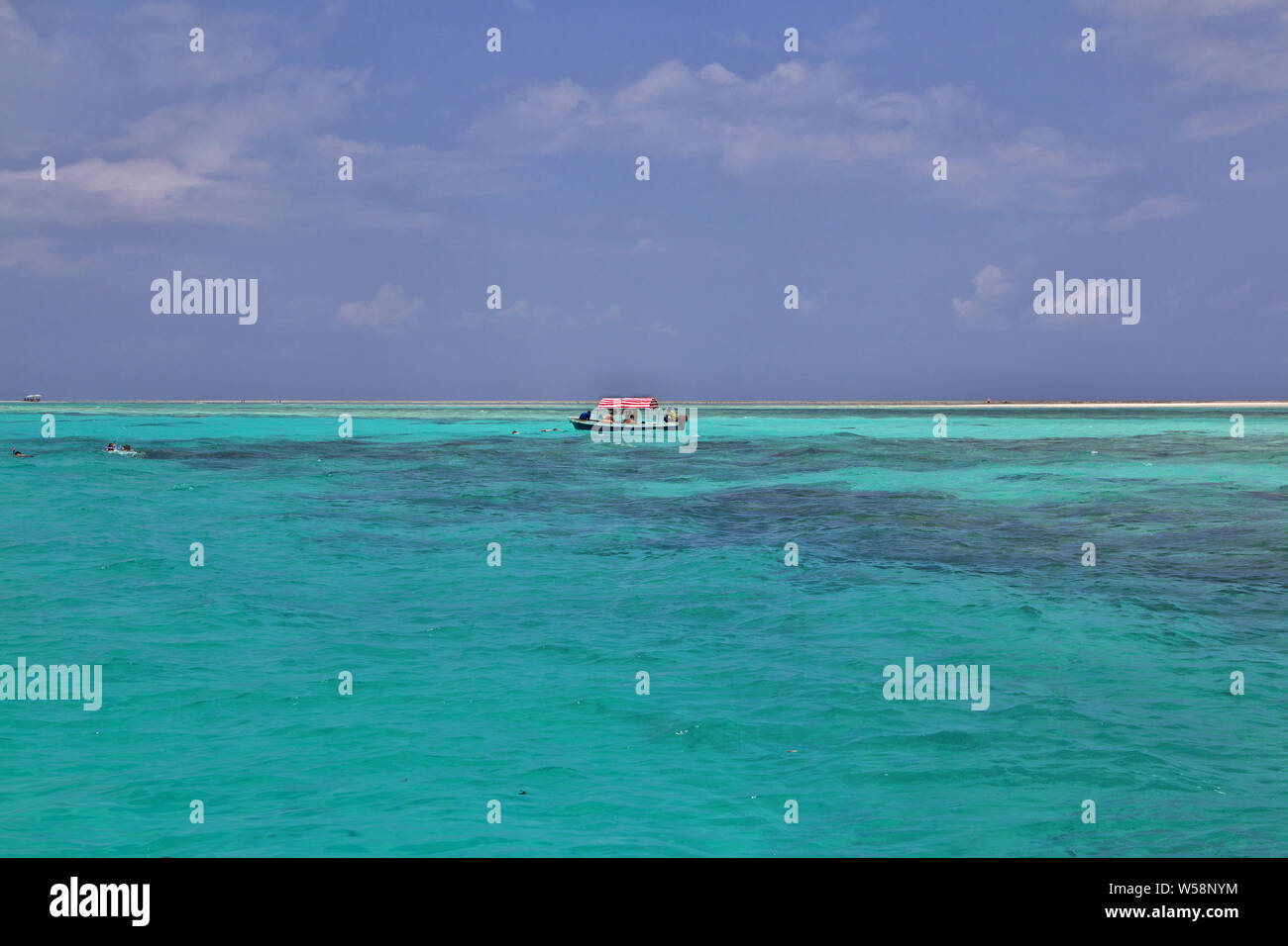 Indian ocean of Zanzibar, Tanzania Stock Photo - Alamy
