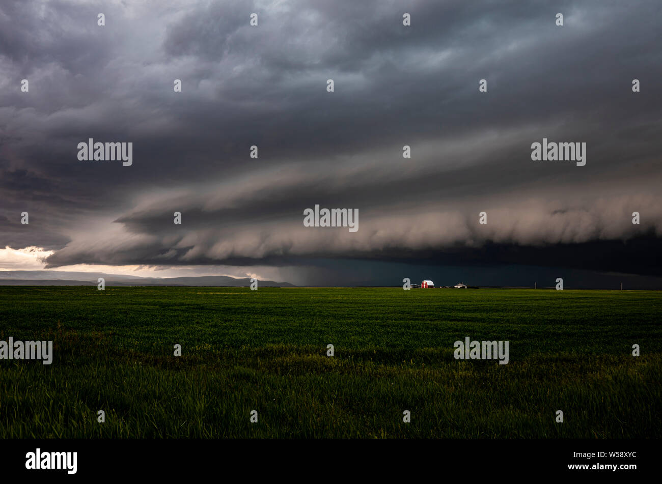 Red barn storm clouds hi-res stock photography and images - Alamy