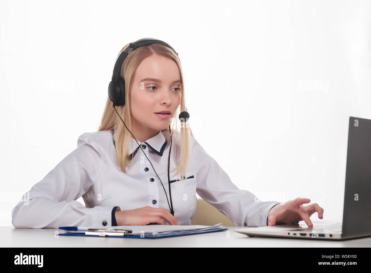 Call centre staff hi-res stock photography and images - Alamy