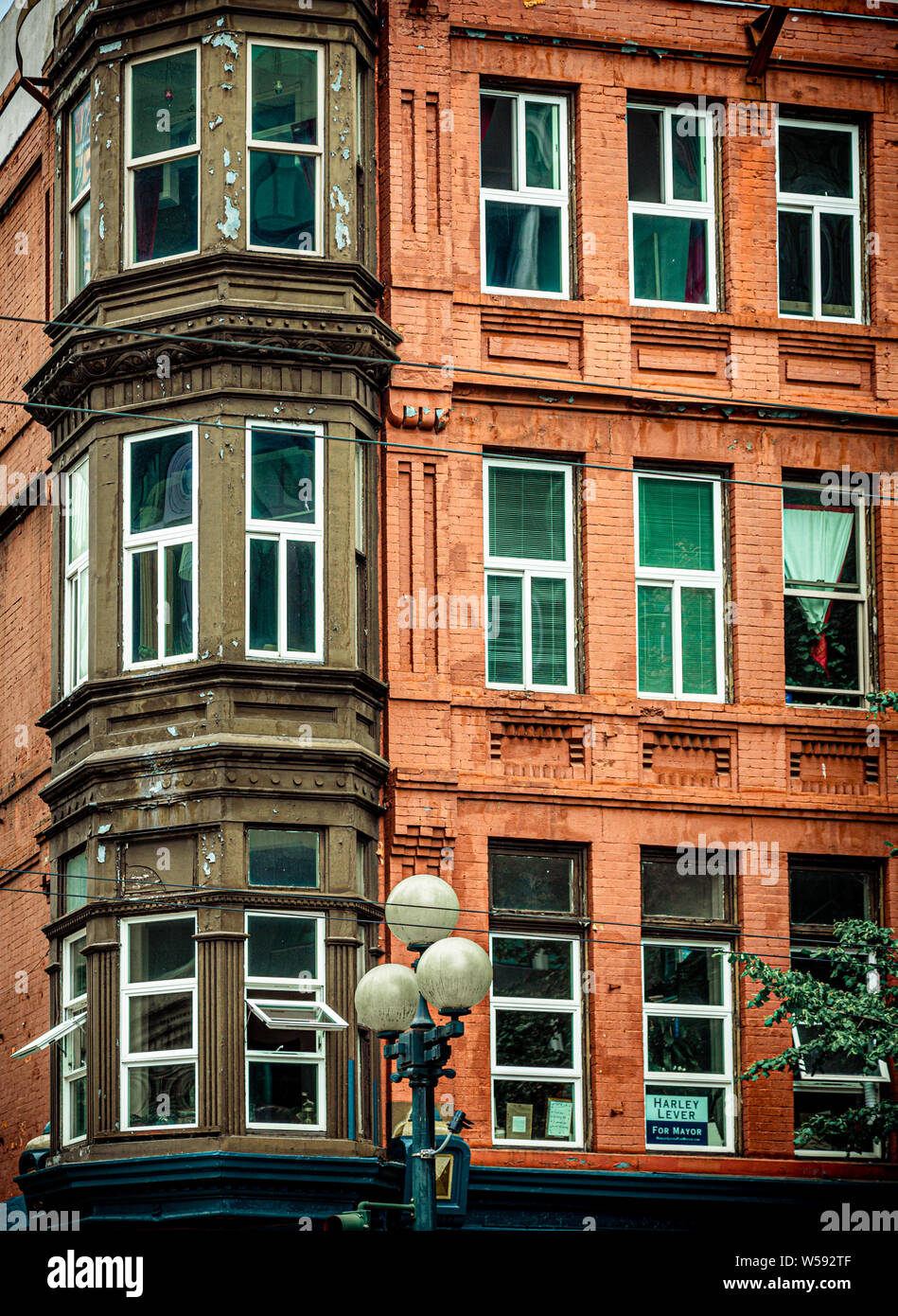 Architecture brick bay windows hi-res stock photography and images - Alamy