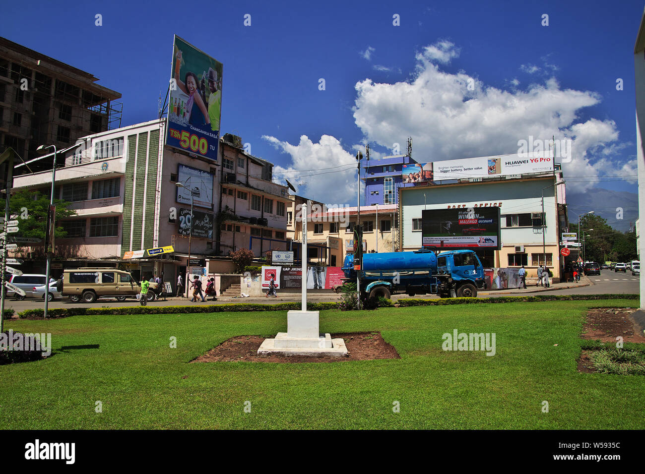 Safari tanzania tower hi-res stock photography and images - Alamy