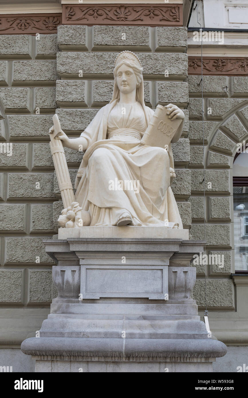 Allegorical statue hi-res stock photography and images - Alamy