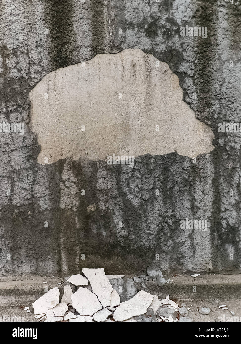 Crumbling wall hi-res stock photography and images - Alamy