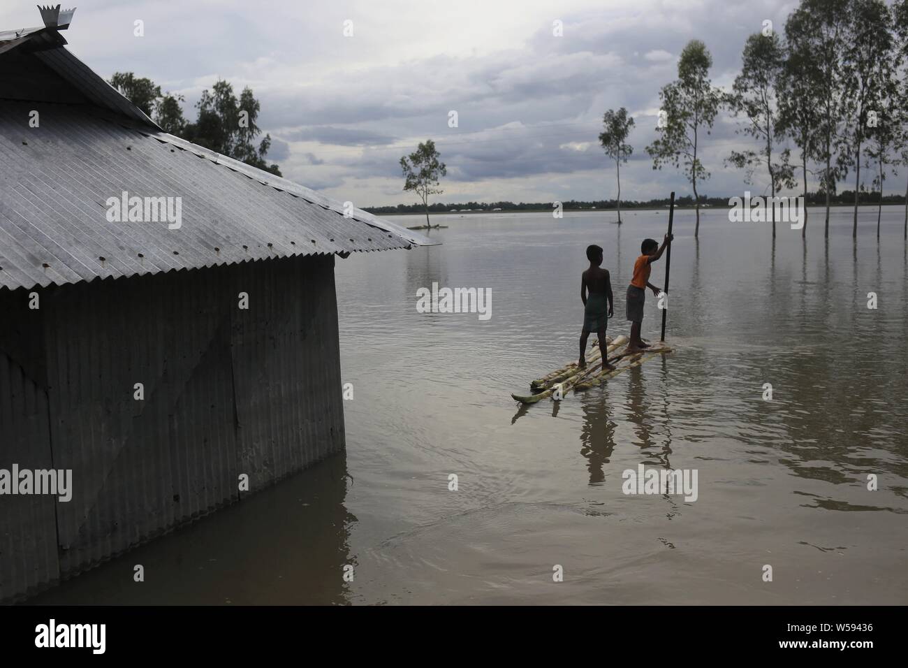 Raft in floods hi-res stock photography and images - Alamy