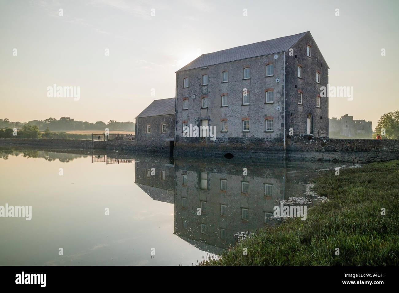 Mill ponds hi-res stock photography and images - Alamy