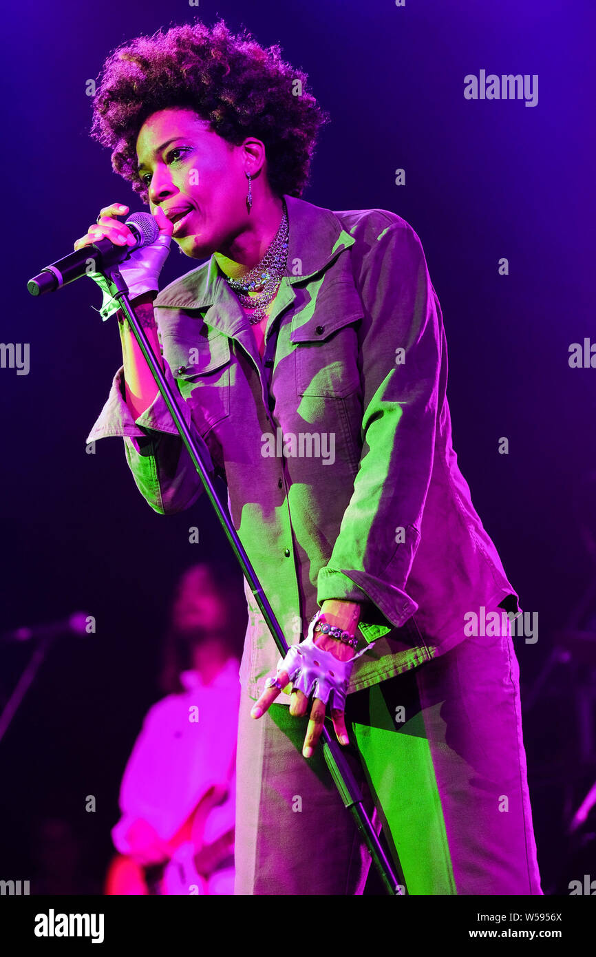 Macy Gray performs on stage in the Saim Tent WOMAD Festival (World of ...