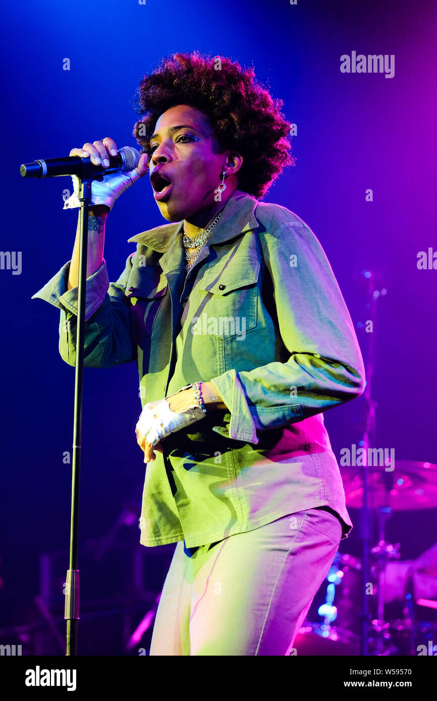Macy Gray performs on stage in the Saim Tent WOMAD Festival (World of ...