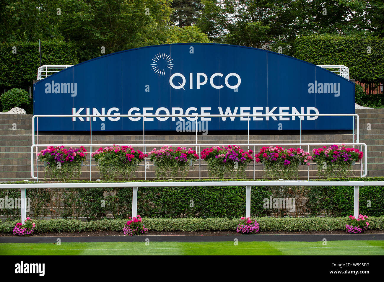 Ascot sign in ascot racecourse hi-res stock photography and images - Alamy