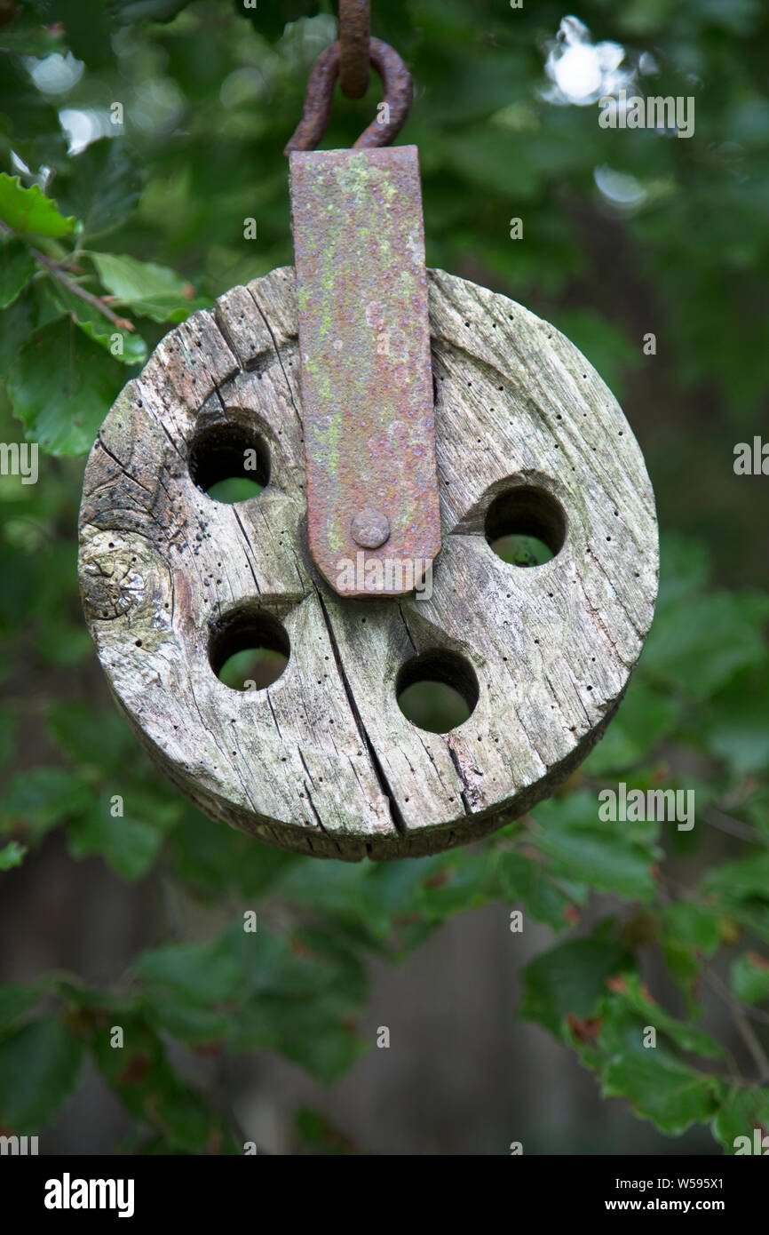 Water well pulley hi-res stock photography and images - Alamy