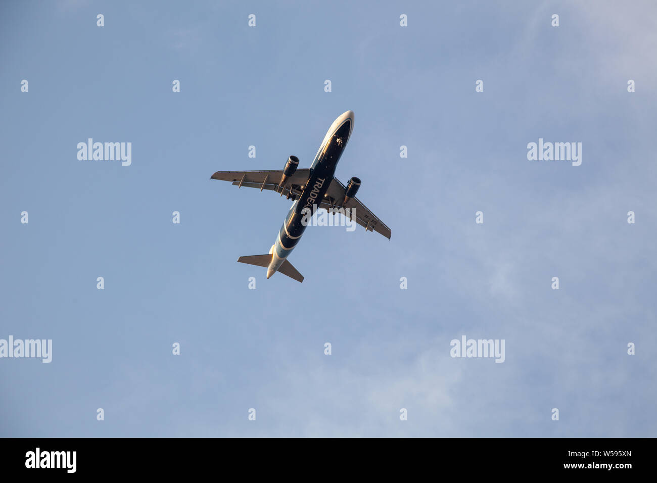 Airplane belly hi-res stock photography and images - Alamy