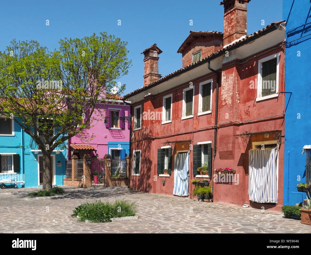 Colorful houses on the island Burano near Venice Stock Photo - Alamy