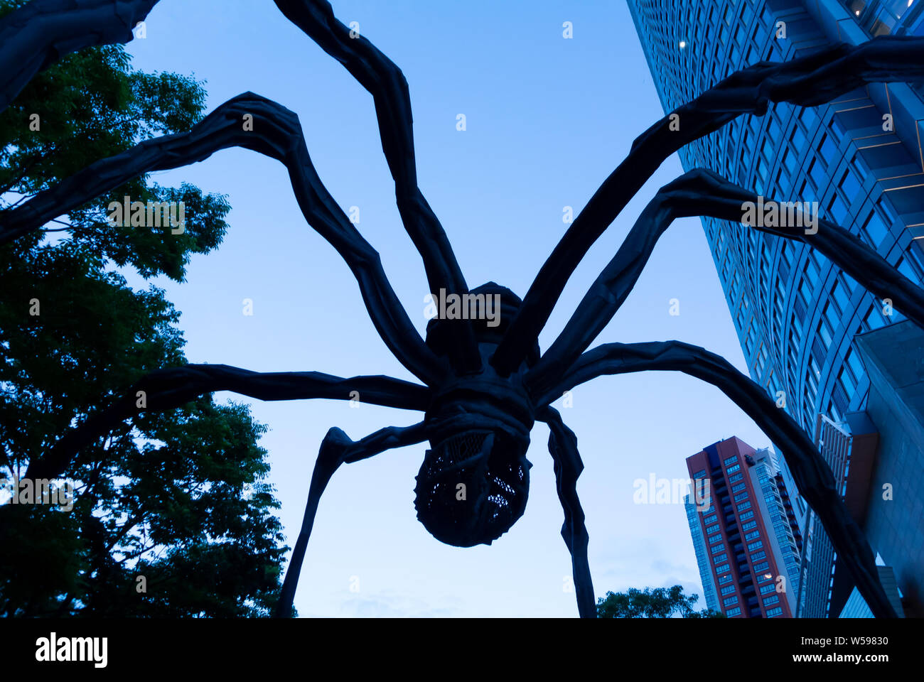 Statue of Maman spider by Louise Bourgeois at Roppongi hills Roppongi ...