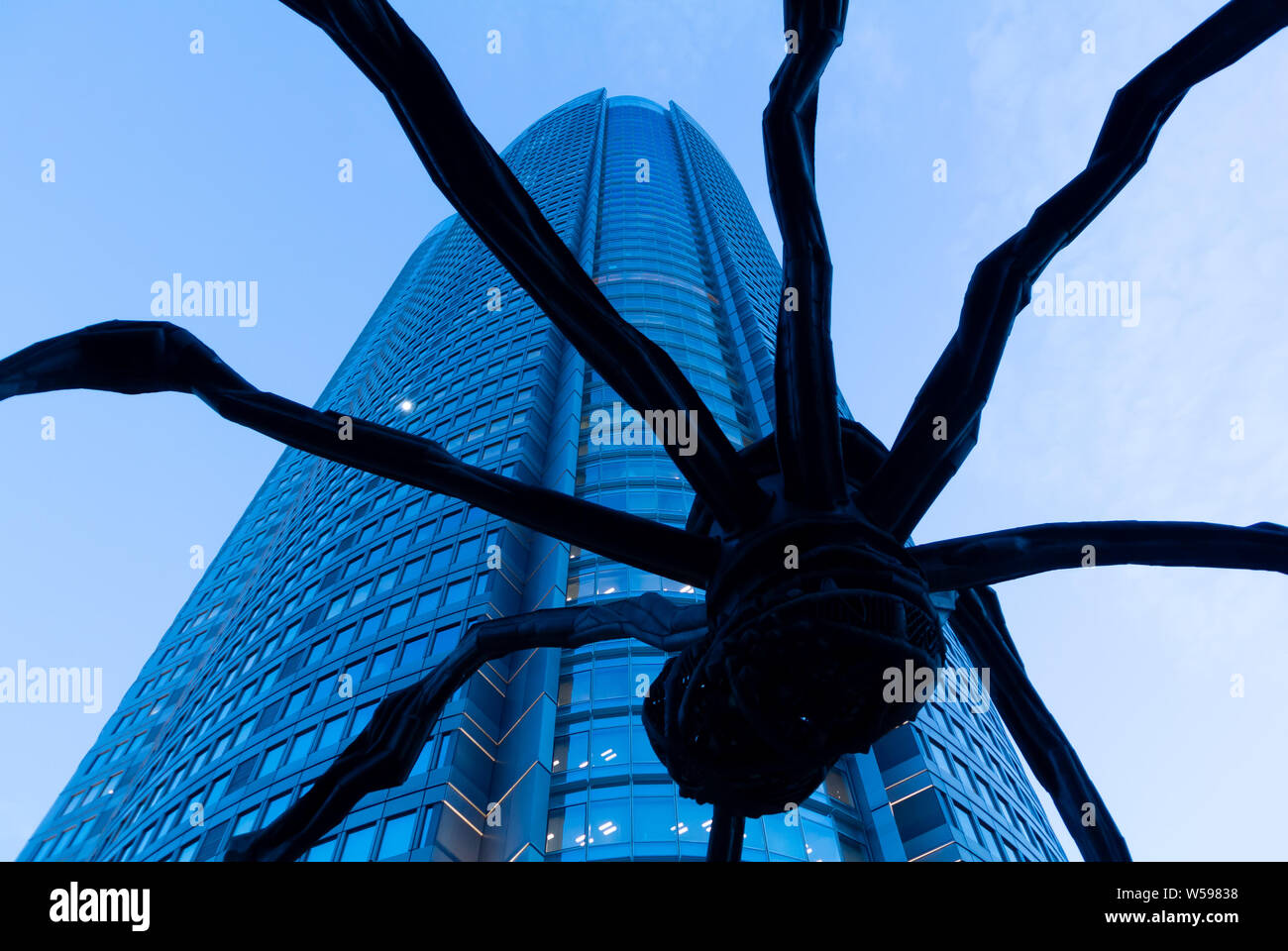 Statue of Maman spider by Louise Bourgeois at Roppongi hills Roppongi ...