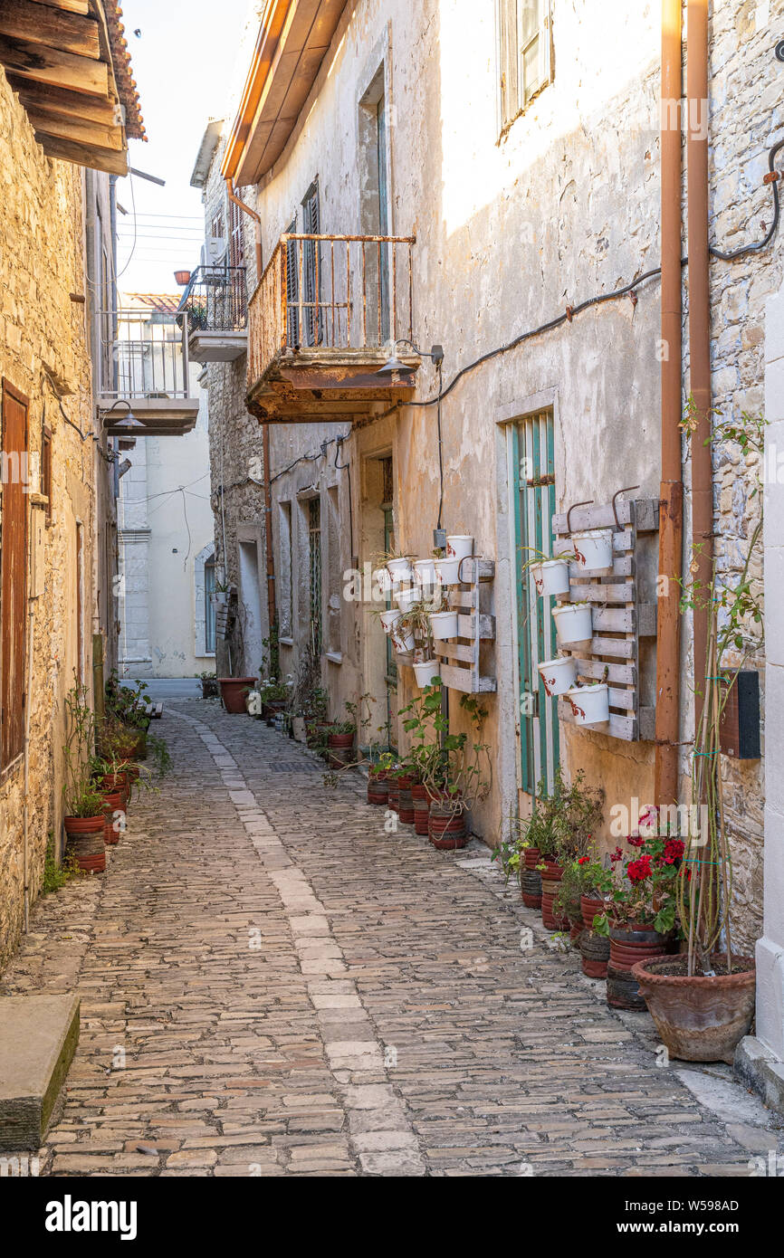 Cypriot houses hi-res stock photography and images - Alamy
