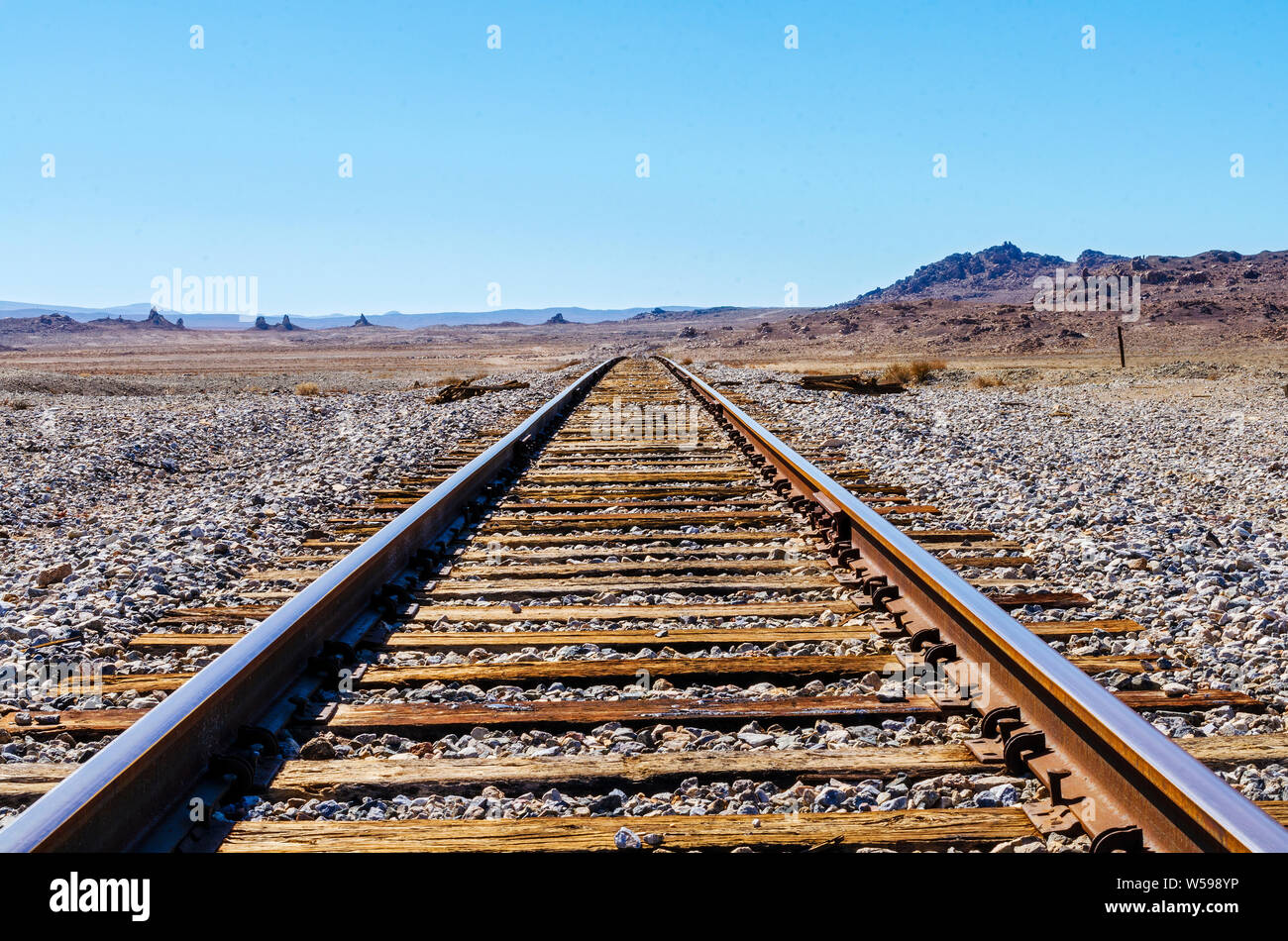 Horizon tracks hi-res stock photography and images - Alamy