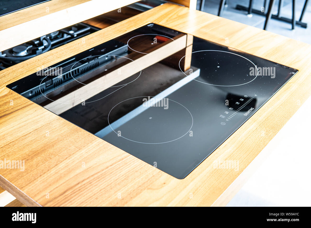 inside showroom, Siemens gas, electric, induction hobs, cooktop and ...