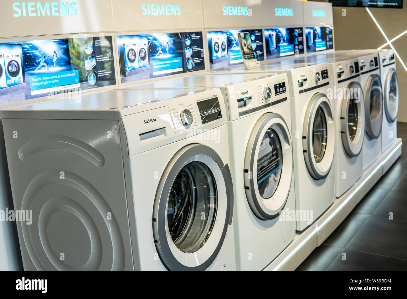 Luxury laundry washing machines hi-res stock photography and images - Alamy