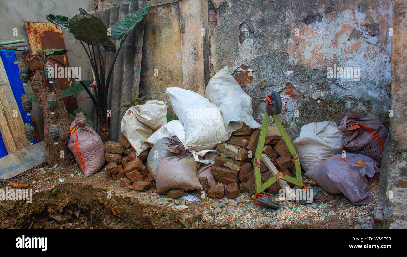 Garbage throw hi-res stock photography and images - Alamy