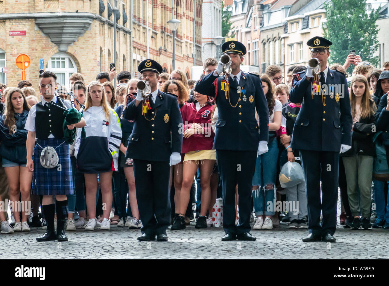 Girls in front of the gate hi-res stock photography and images - Alamy