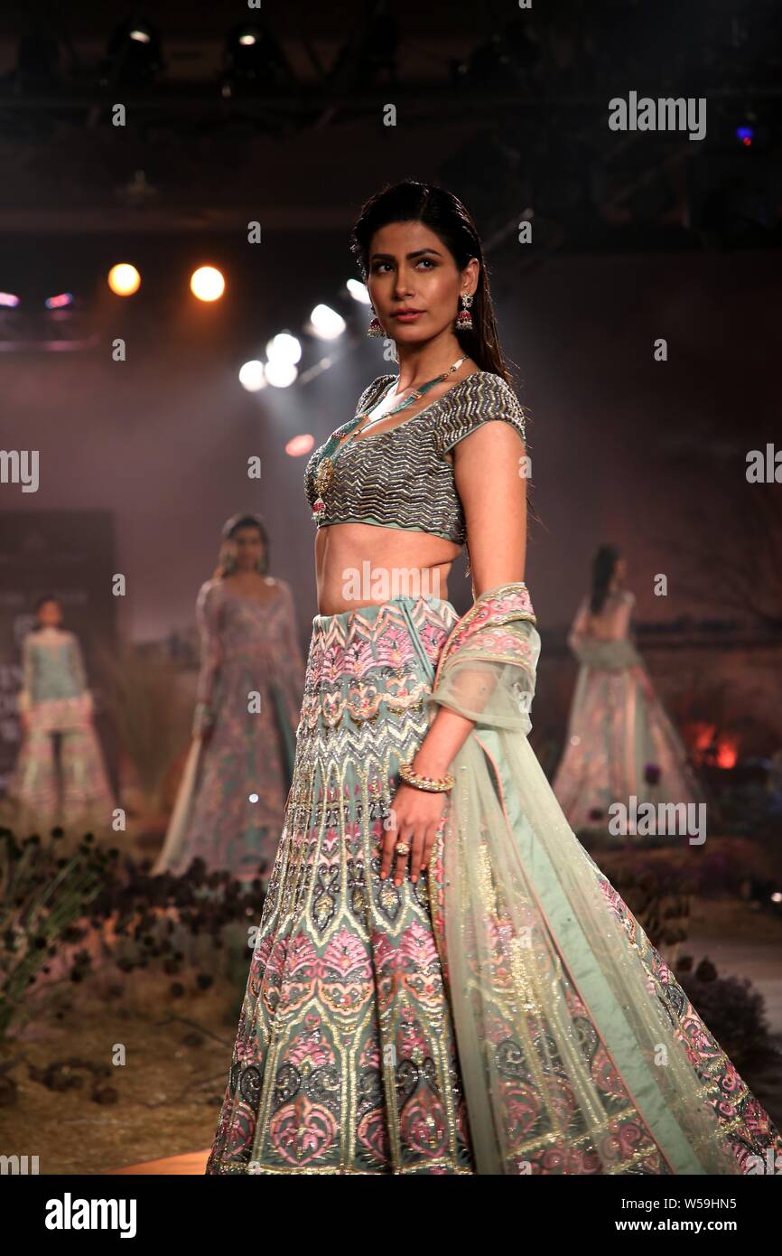 Ramp walk india hi-res stock photography and images - Alamy