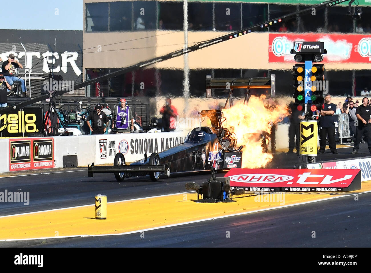 Drag car at starting line hi-res stock photography and images - Alamy
